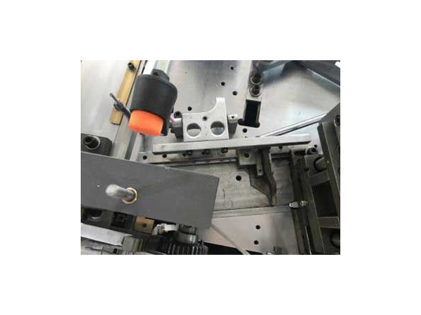 Hang Tag Stringing Machine | Tag Tying Machine | Universal Machinery ...
